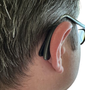 Wearing Hearing Aids with Glasses: An Audiologist’s Guide – Hearing Insider
